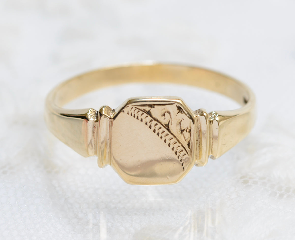Vintage 1980's Solid 9ct Gold Unisex Signet Ring With Decorative Head – Blue Cherry Antiques