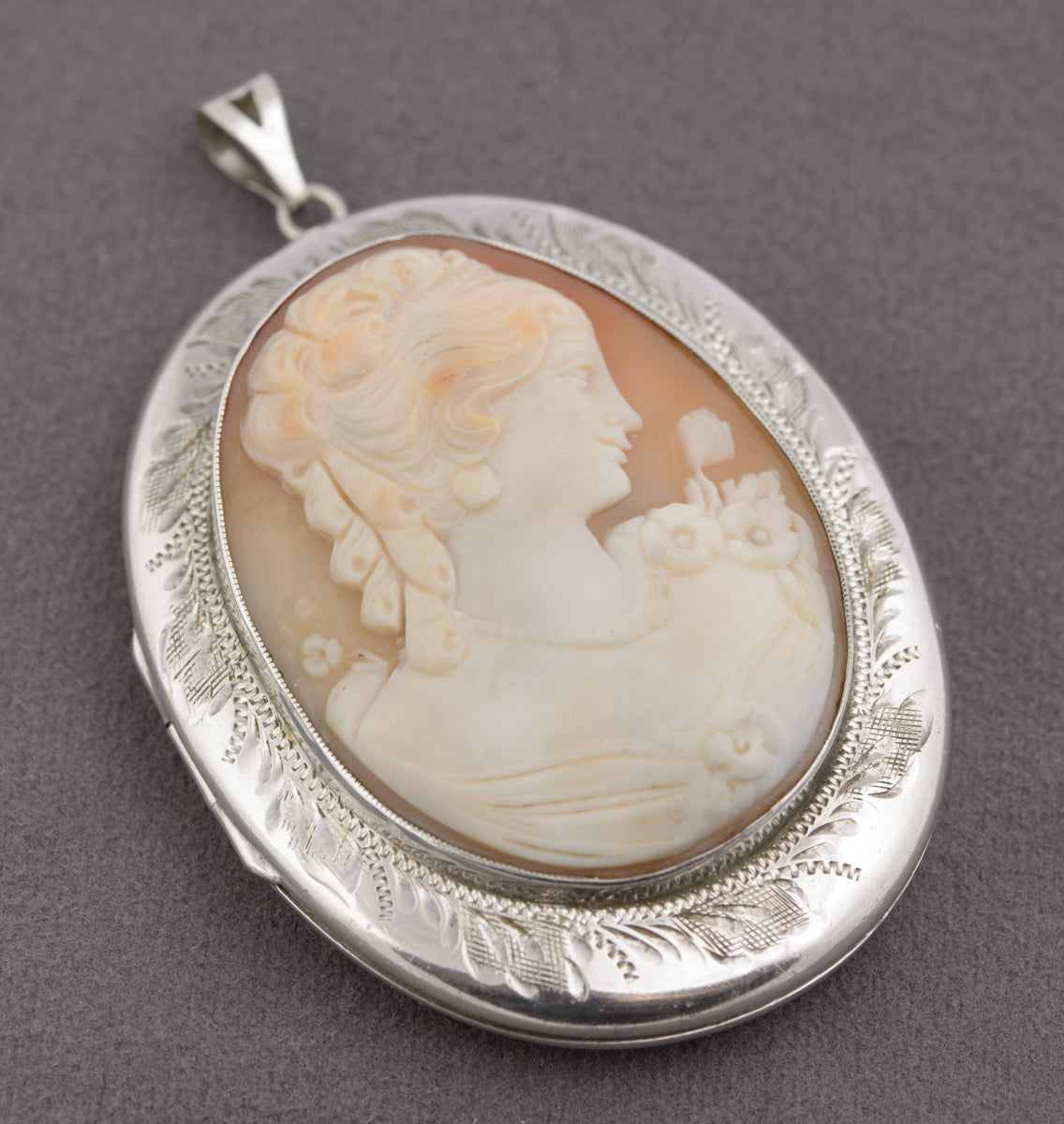 Large & Impressive Vintage Sterling Silver Locket Pendant & Shell Came ...